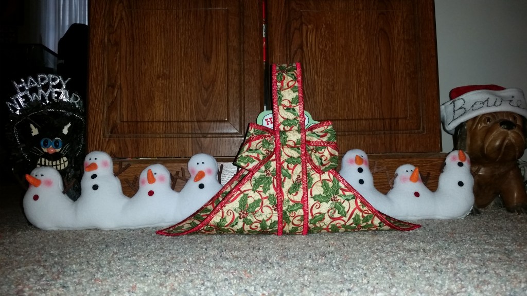 Triangle Santa Ornament by Peg Dunayer | Melitastitches4fun's Blog